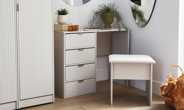 5 Coastal Bedroom Decor Ideas | DFS